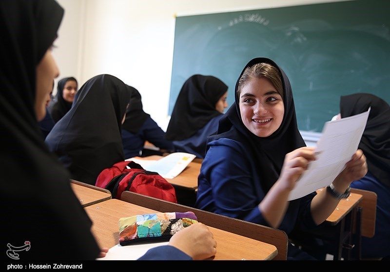 نواختن زنگ آغاز مدرسه در دبیرستان دخترانه شاهد ایثارگر عکس خبری تسنیم