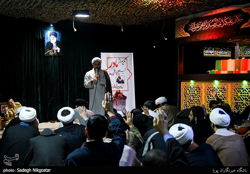 تکریم از مادر طلبه شهید مدافع حرم هادی ذوالفقاری عکس باشگاه خبرنگاران