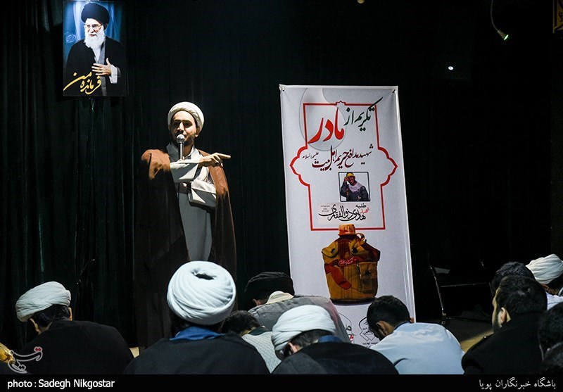 تکریم از مادر طلبه شهید مدافع حرم هادی ذوالفقاری عکس باشگاه خبرنگاران