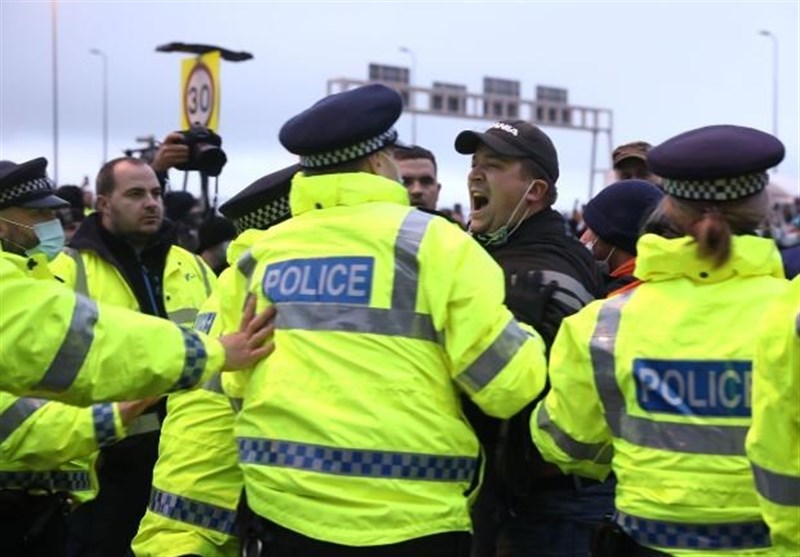 Tensions High in Dover As Stranded Drivers Seen Shouting at Police ...