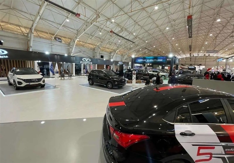 Посещение стенда «Modiran Khodro» на автомобильной выставке в Ширазе ...